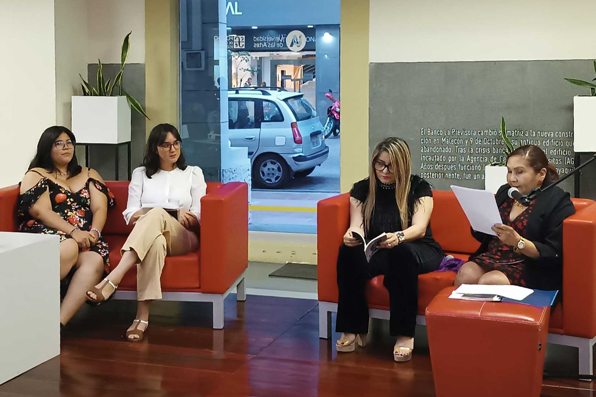 Universidad de las Artes - Siomara España hizo lanzamiento del libro ...